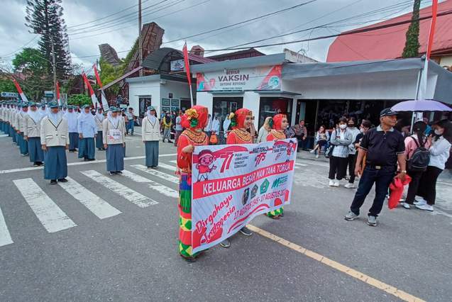 Ribuan Peserta Ramaikan Lomba Gerak Jalan di Tator Ribuan Peserta Ramaikan Lomba Gerak Jalan di Tator